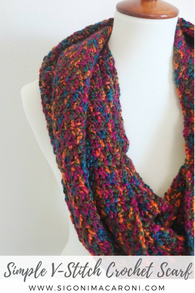 Simple V-Stitch Crochet Scarf - Free Crochet Pattern - sigoni macaroni