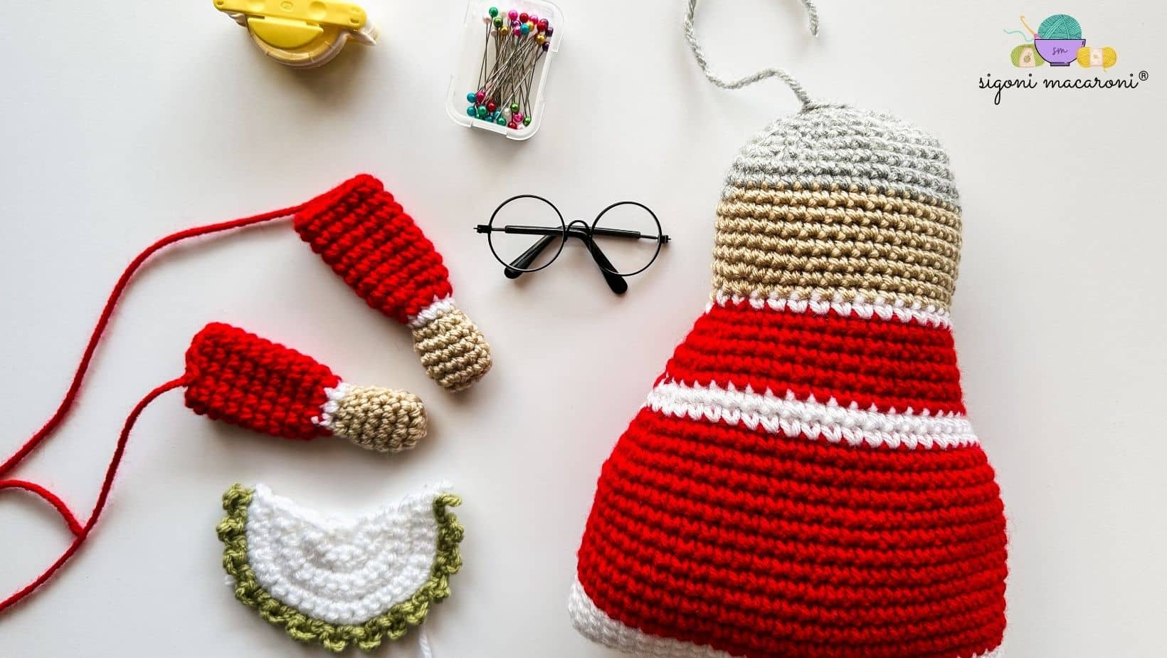 Easy Crochet Mrs Claus Amigurumi: Free Pattern - sigoni macaroni